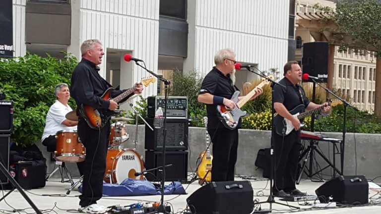 11095239_711731305593608_8235164548383901574_n - Classic Vinyl Band